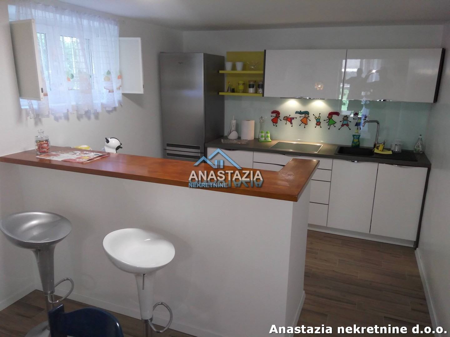 GRIPE 80m2+50m2 VRTA LUKSUZAN STAN SA PARKINGOM NA KRAĆE IZNAJMLJUJEMO ...