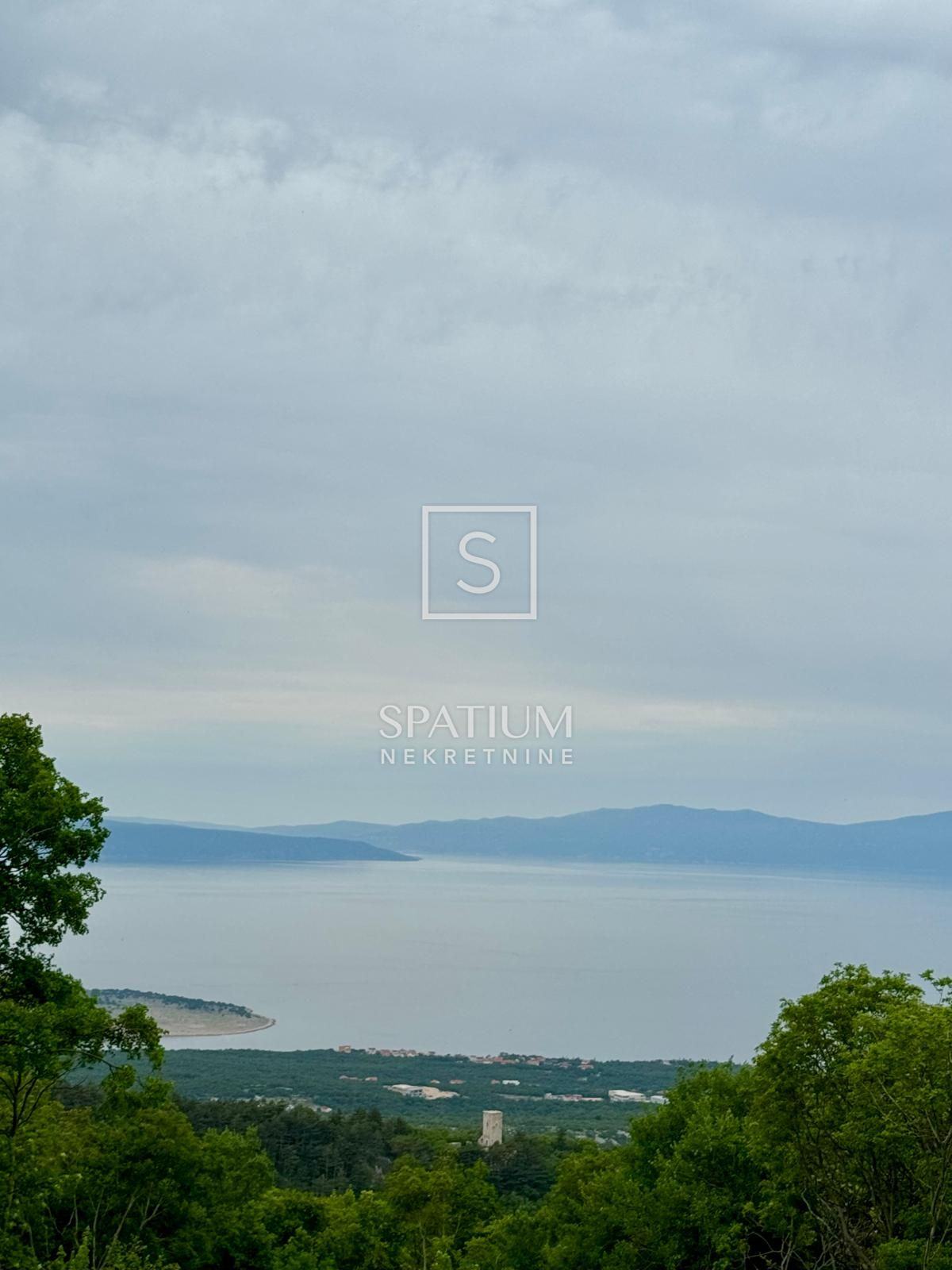 HRELJIN, GRAĐEVINSKO ZEMLJIŠTE S PROJEKTOM ZA MODERNU VILU