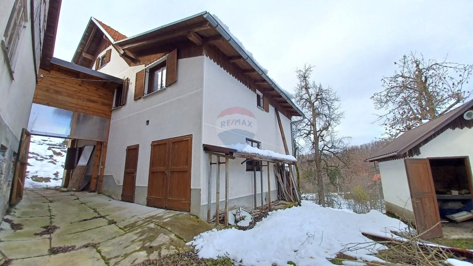 Hrib - samostojeća kuća 240 m2 sa okućnicom i prekrasnim otvorenim pog ...