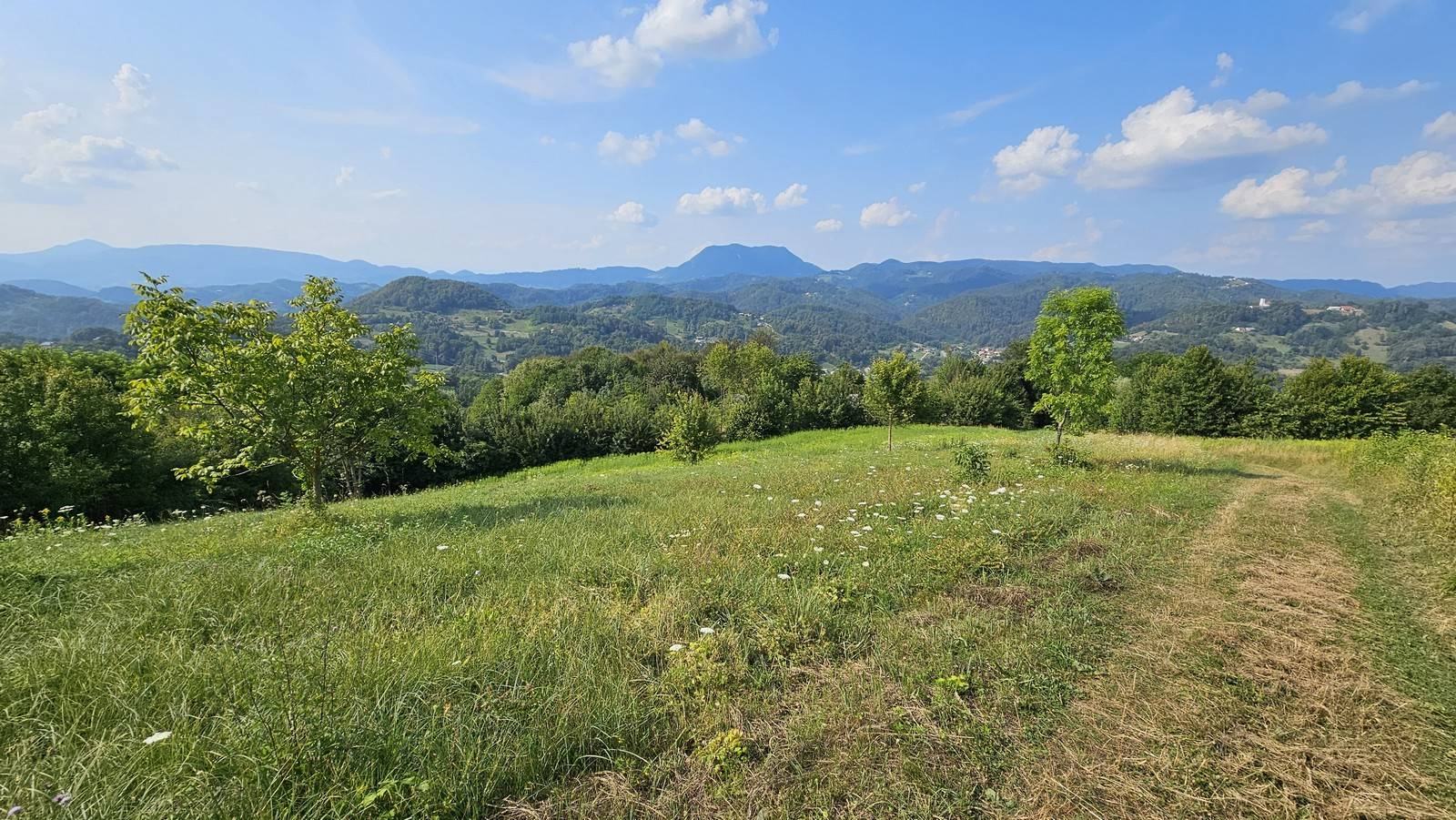 Hum na Sutli, Lupinjak, 14.500 m2 zemljište s pogledom