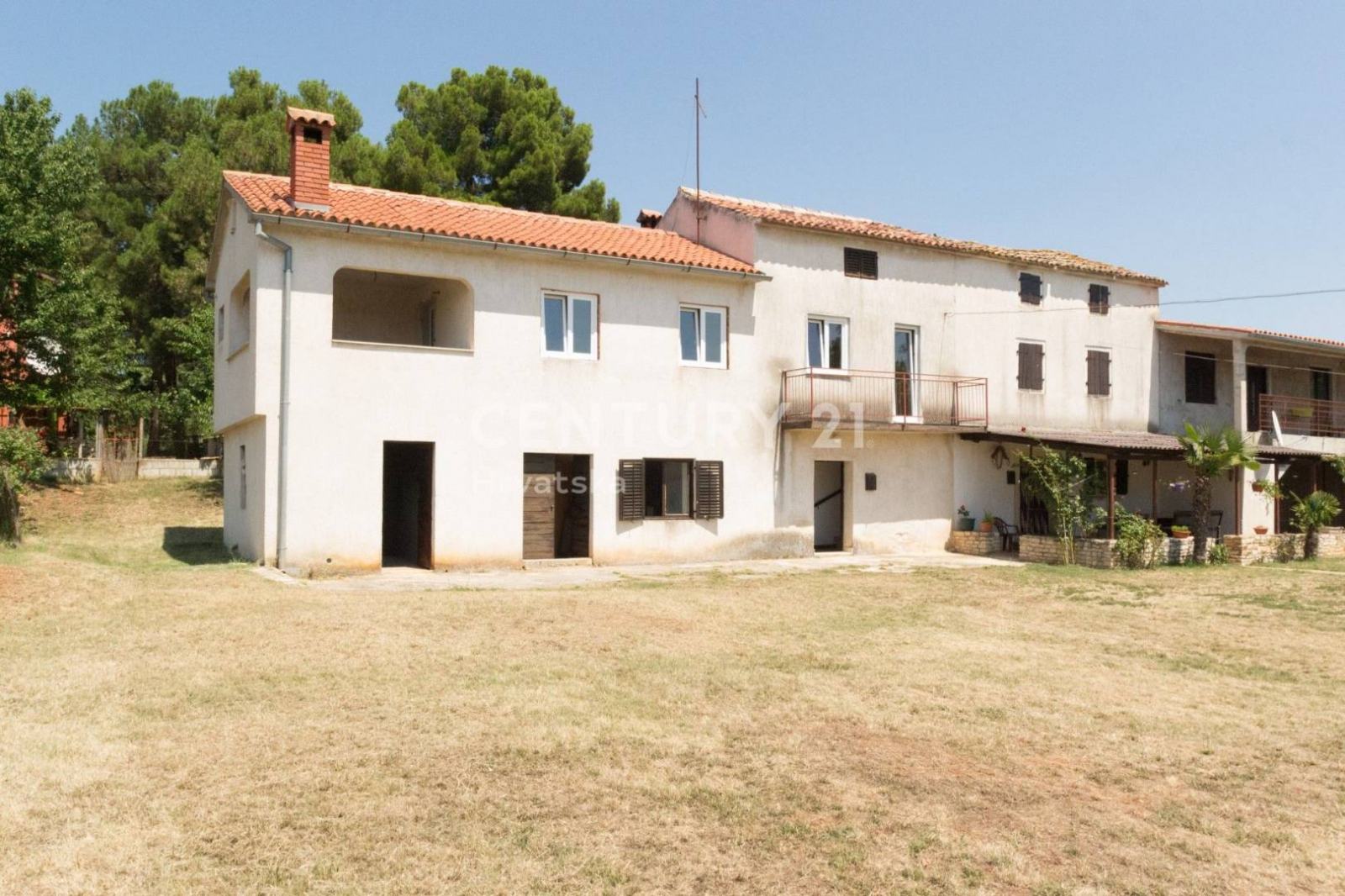 ISTRA, BADERNA 5KM, DVOJNA KUĆA ZA OBNOVU (prodaja)