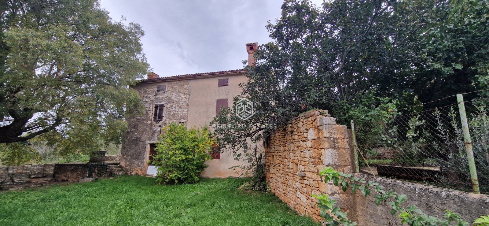 Istra, Baderna, samostojeća kuća + pomoćni objekt 150m2 (prodaja)