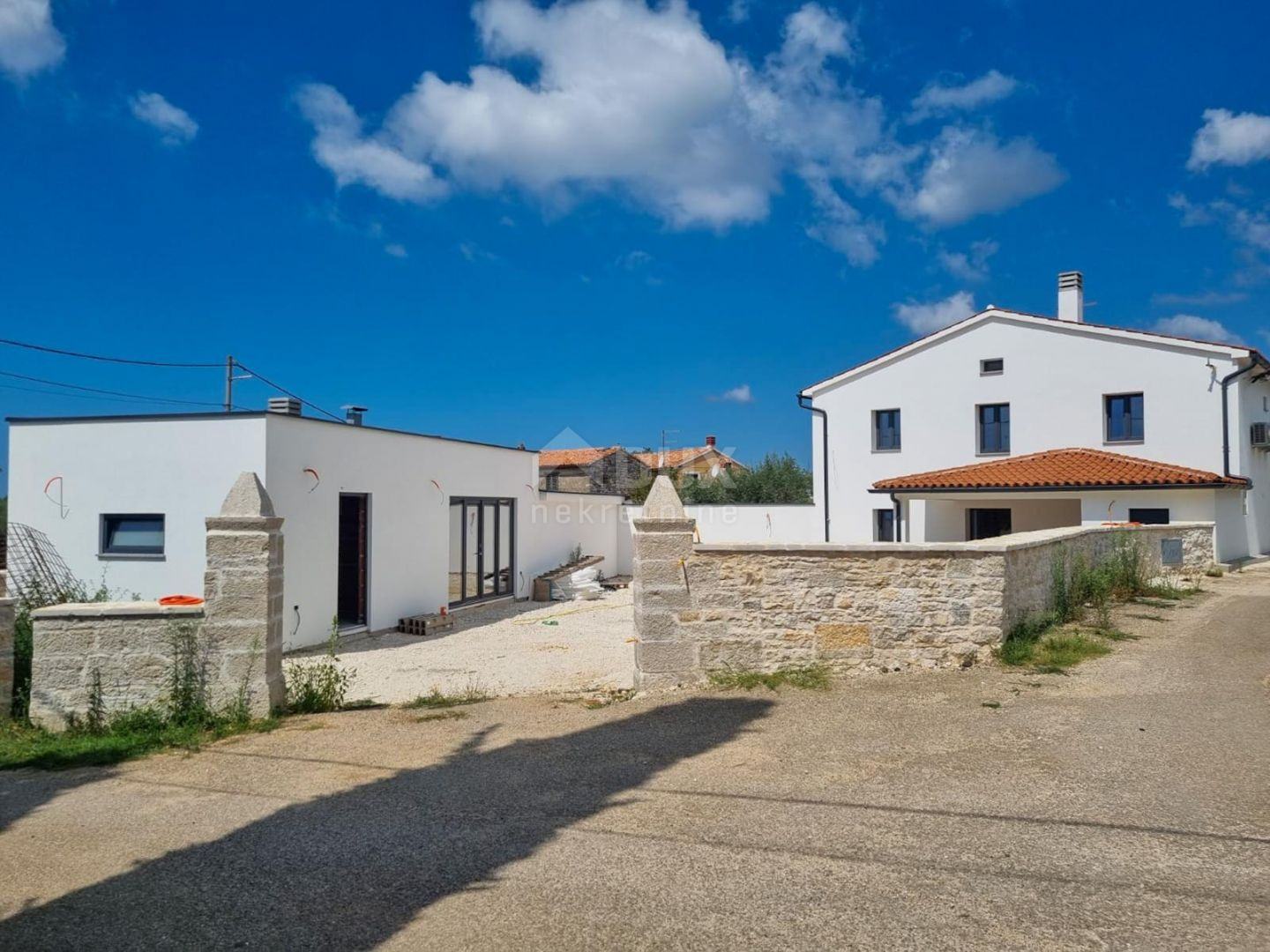 ISTRA,BALE (OKOLICA) - Dva renovirana stambena objekta na odličnoj lok ...