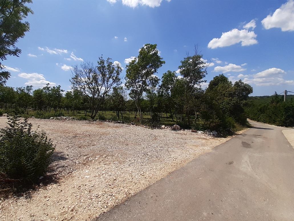 Istra, Barban, 1.5 km od mora, 1280 m2 građevinsko zemljište