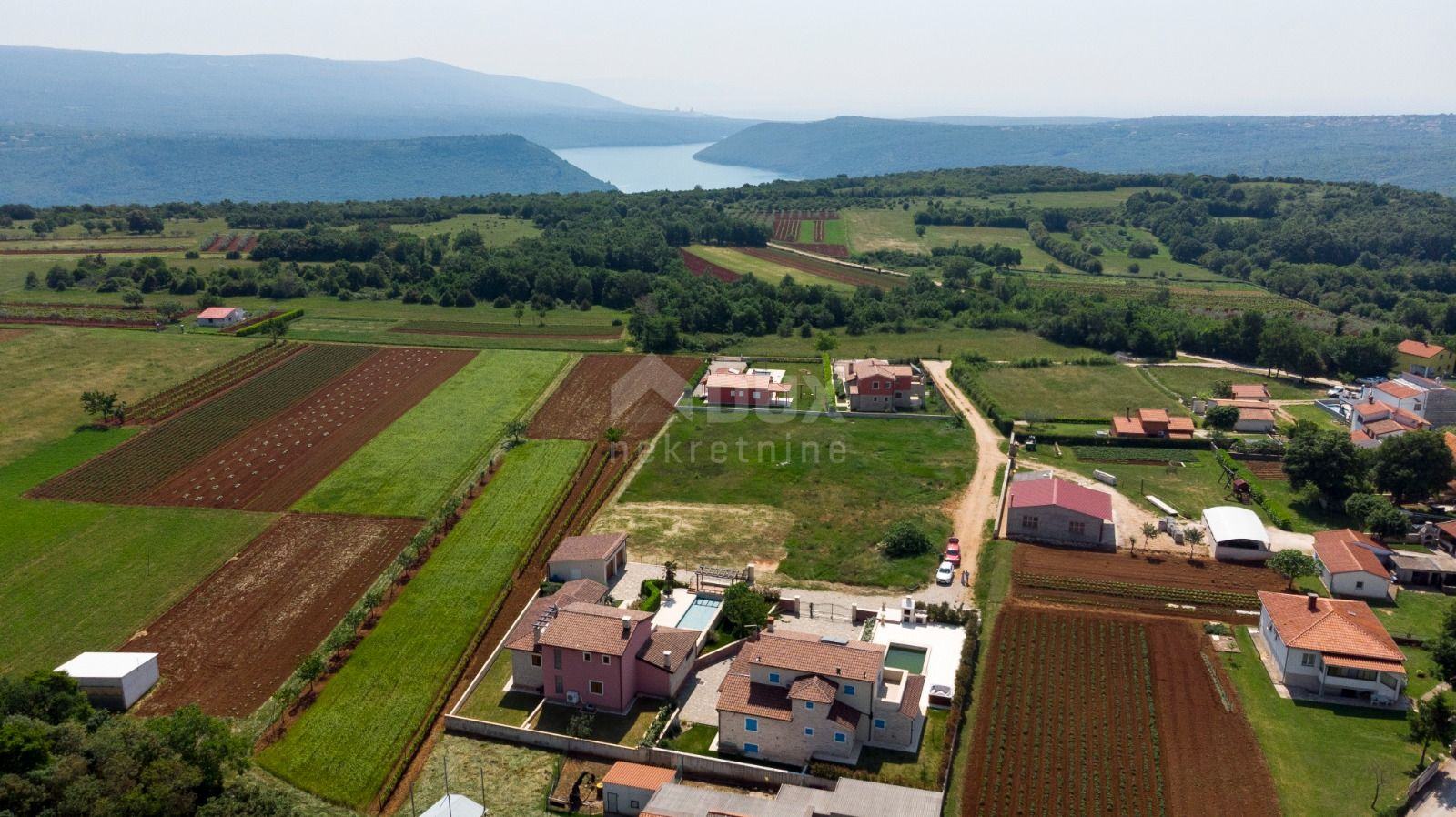 ISTRA, BARBAN - Građevinsko zemljište na mirnoj lokaciji!