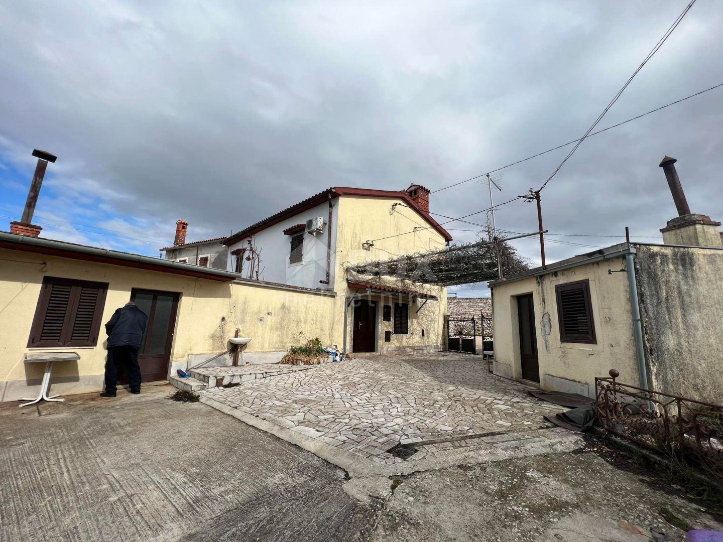 ISTRA, BARBAN - Simpatična dvojna kuća (prodaja)
