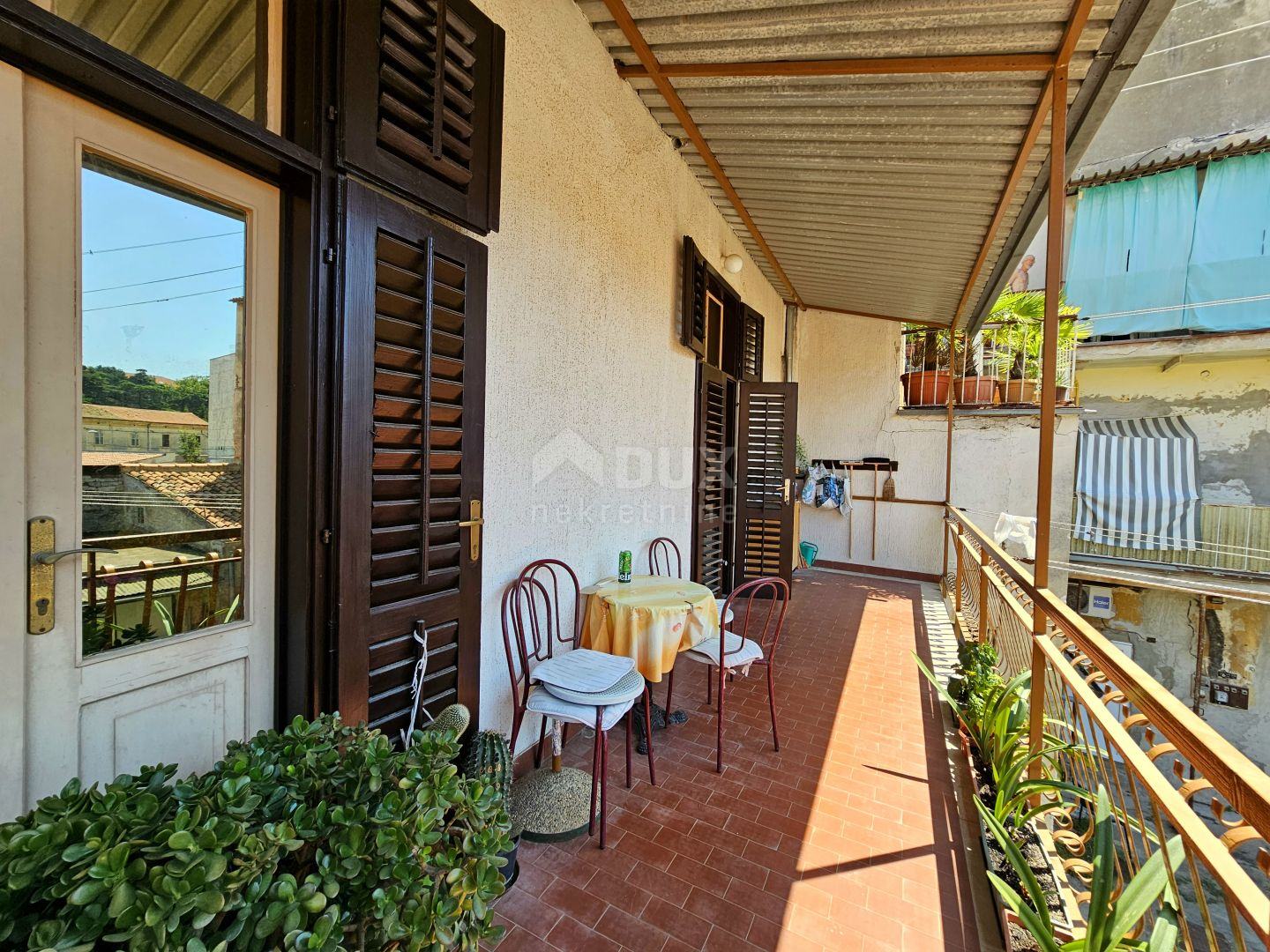 ISTRA, CENTAR, PULA - 3SS+DB stan na prvome katu (prodaja)