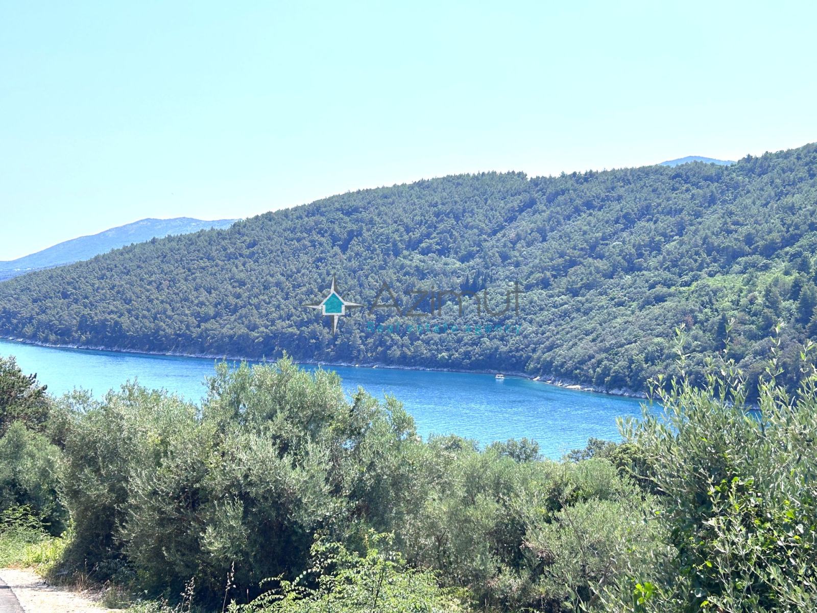 Istra , Duga Luka , poljoprivredno zemljiste 759m2 , 60m od mora , mir