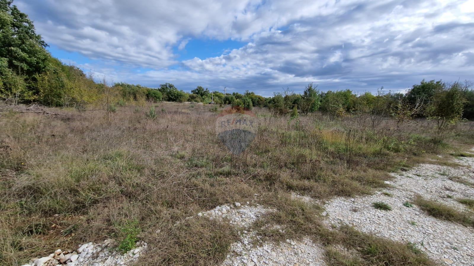 Istra, Juršići, odlično zemljište pored glavne ceste 1096m2