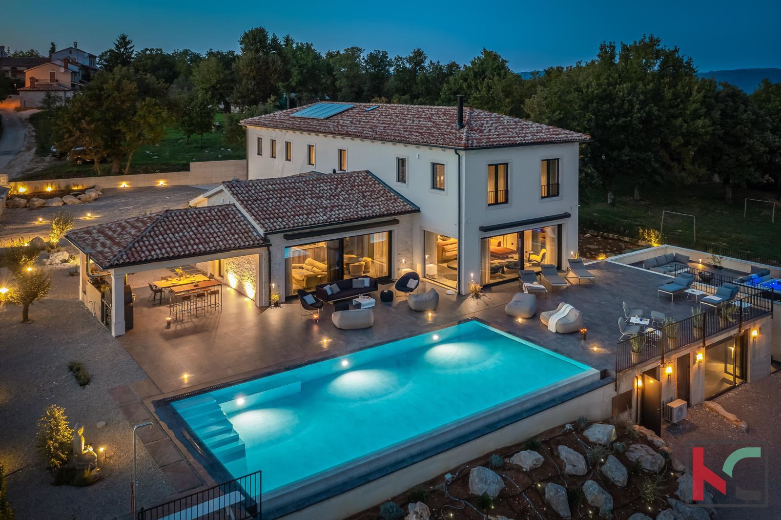ISTRA, KAROJBA, AUTENTIČNA VILLA S TENISKIM TERENOM #PRODAJA (prodaja)