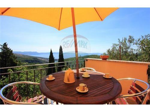 ISTRA, LABIN, PREKRASNA KUĆA NA STAROGRADSKIM ZIDINAMA (prodaja)