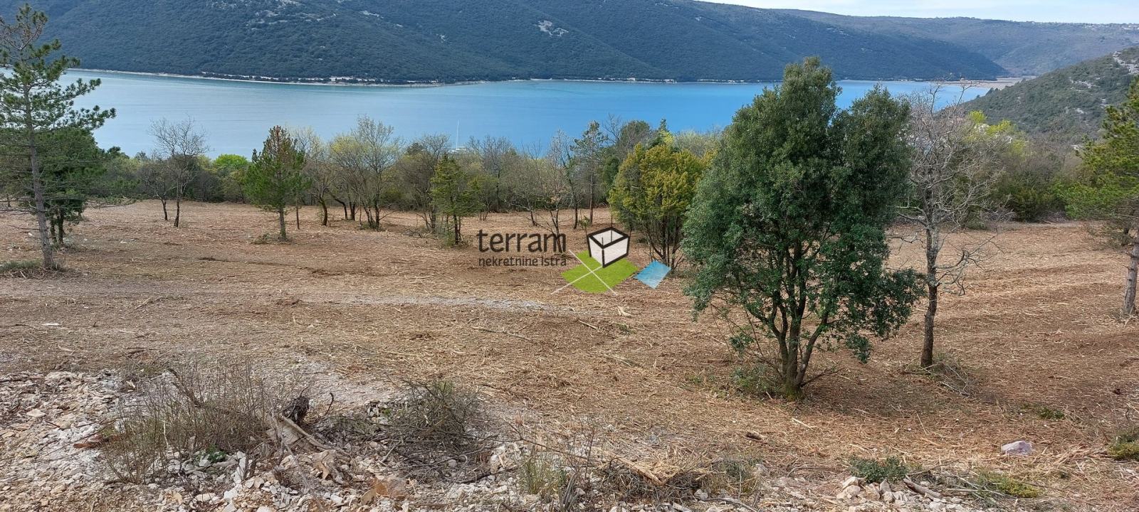 Istra, Labin, Trget građevinsko zemljište 1620m2 s direktnim pogledom