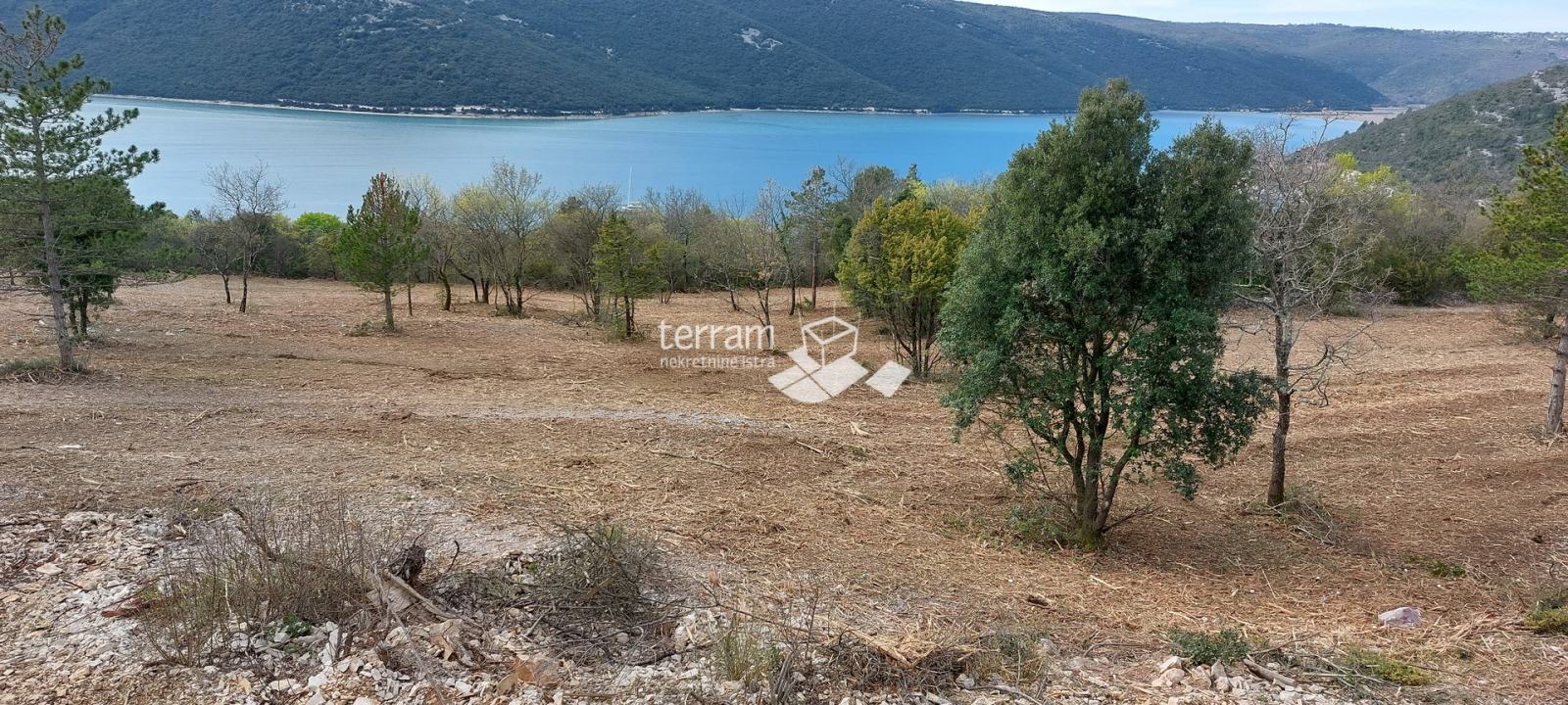 Istra, Labin, Trget građevinsko zemljište 1620m2 s direktnim pogledom