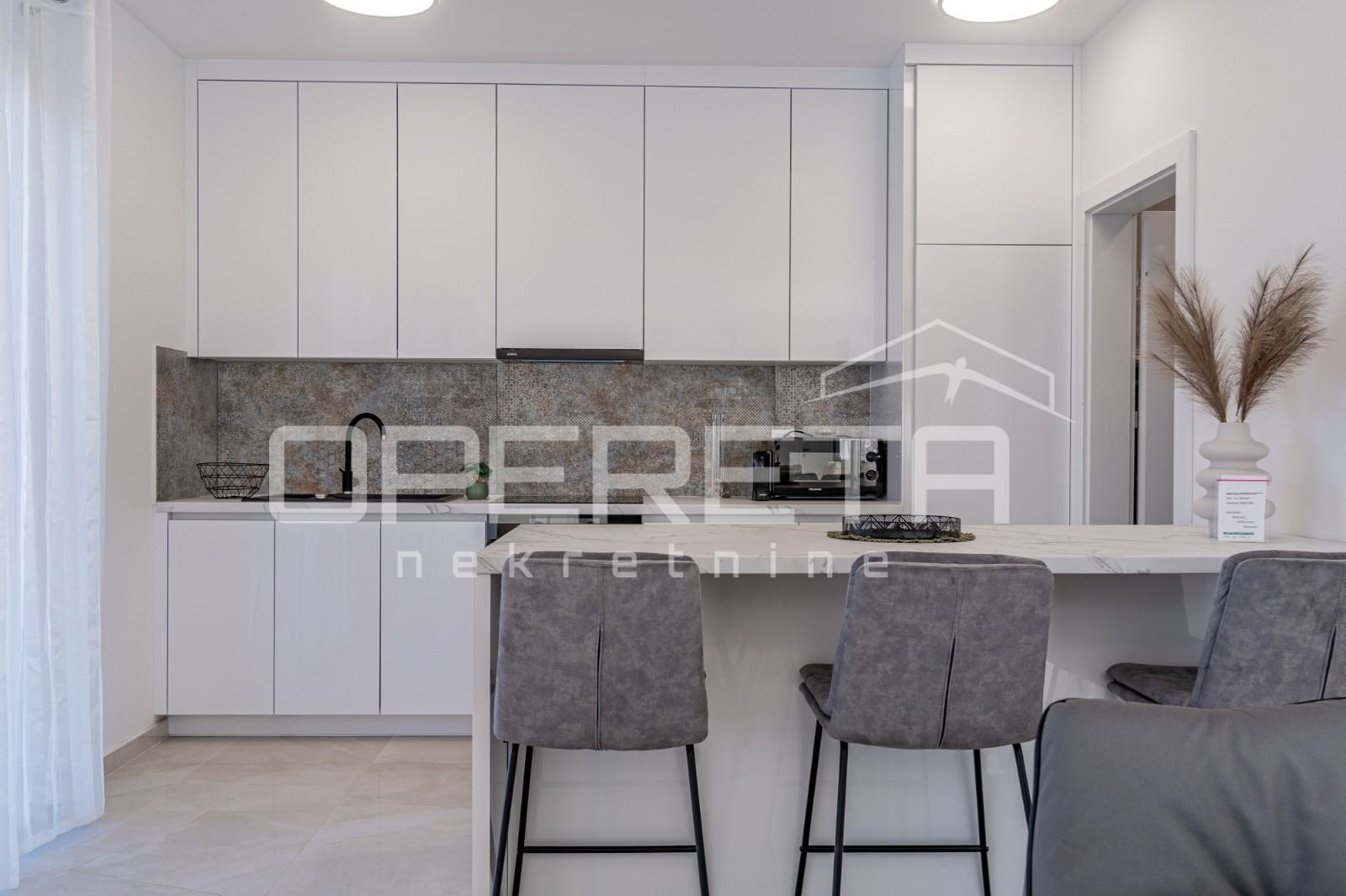 ISTRA, MOMJAN - Moderna dvojan kuća za dugoročni najam (iznajmljivanje)