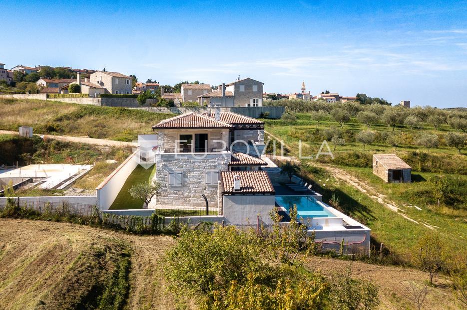 Istra, Momjan, moderna kamena vila (prodaja)