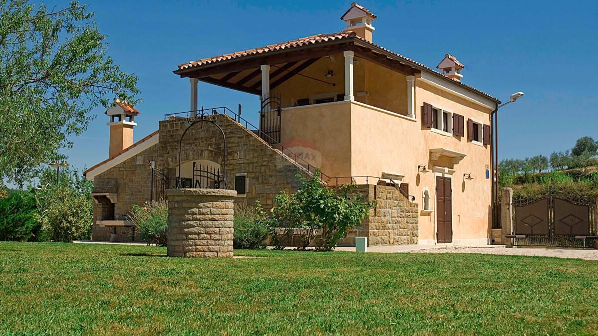 Istra, Momjan, rustikalna vila s bazenom (prodaja)