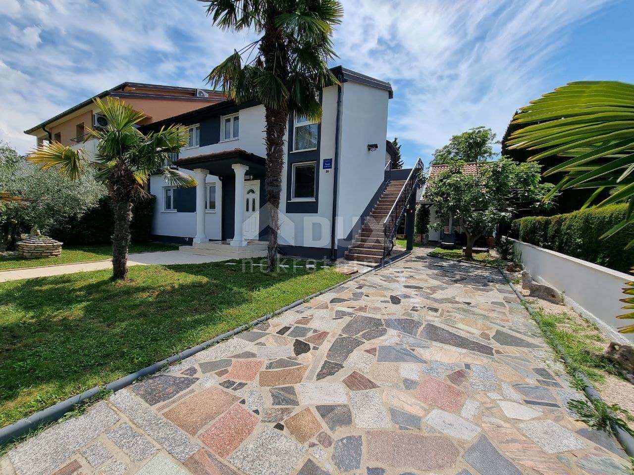 ISTRA, NOVIGRAD, DAJLA Apartmanska kuća 200m od mora (prodaja)