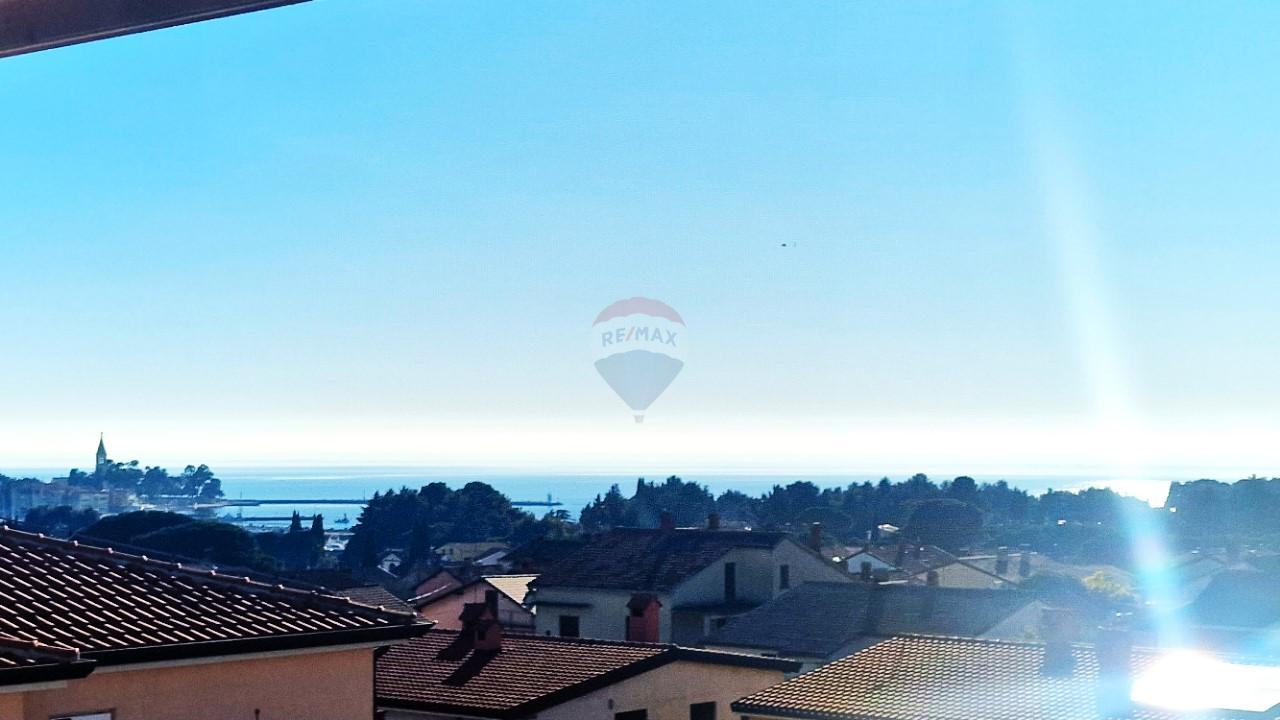 Istra,Novigrad-Dvosobni stan s pogledom na more (prodaja)