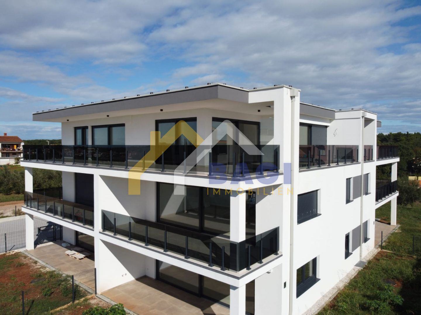 ISTRA - NOVIGRAD Stan 5 na prvom katu (prodaja)