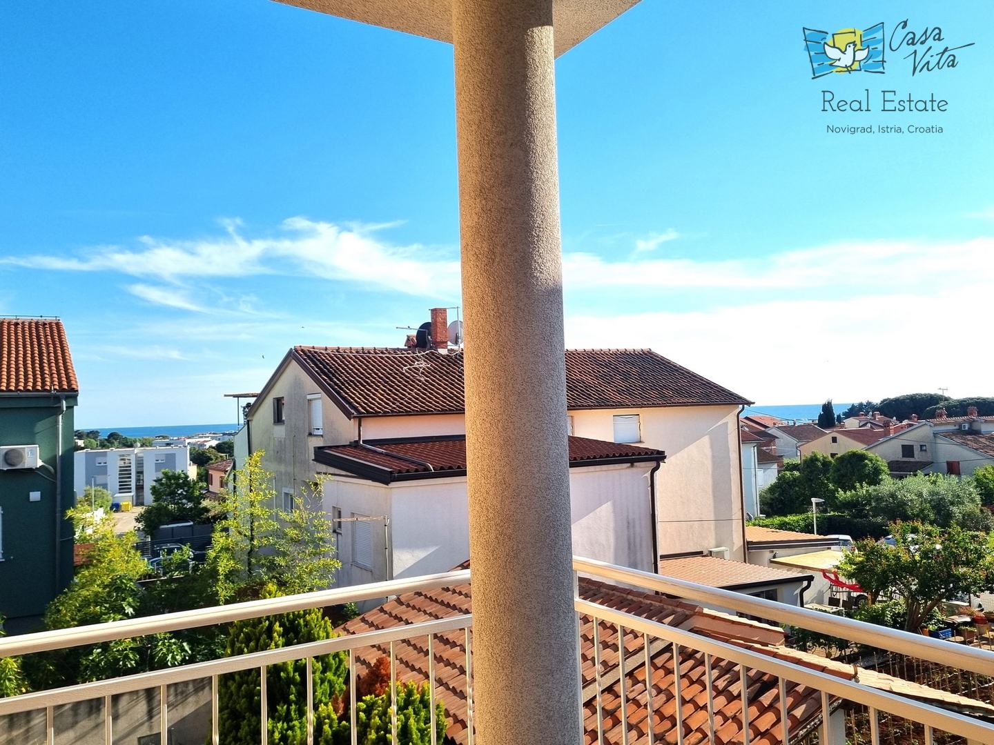 ISTRA, NOVIGRAD -Stan sa dvije spavaće sobe i lijepim pogledom na more (prodaja)