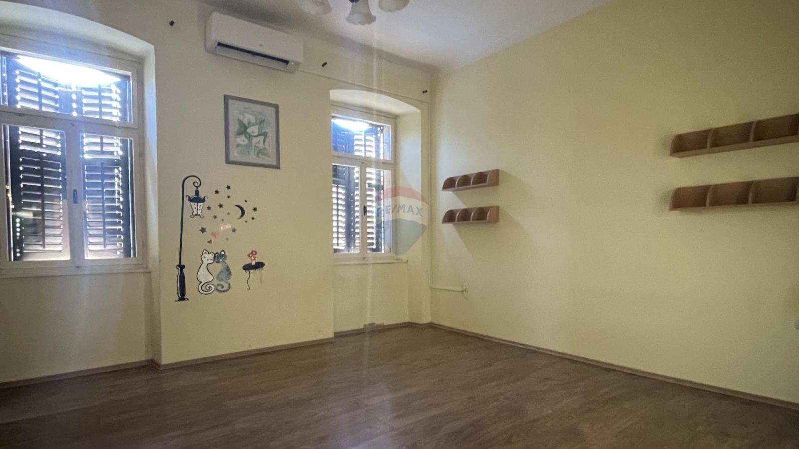 Istra, Pazin - stan sa dvije spavaće sobe na prvom katu (prodaja)