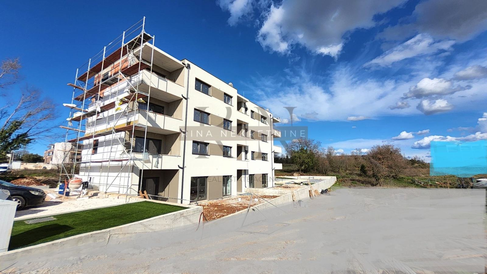 ISTRA - POREČ - TAR, STAN 88m2+VRT+2 PARKIRNA MJESTA (prodaja)