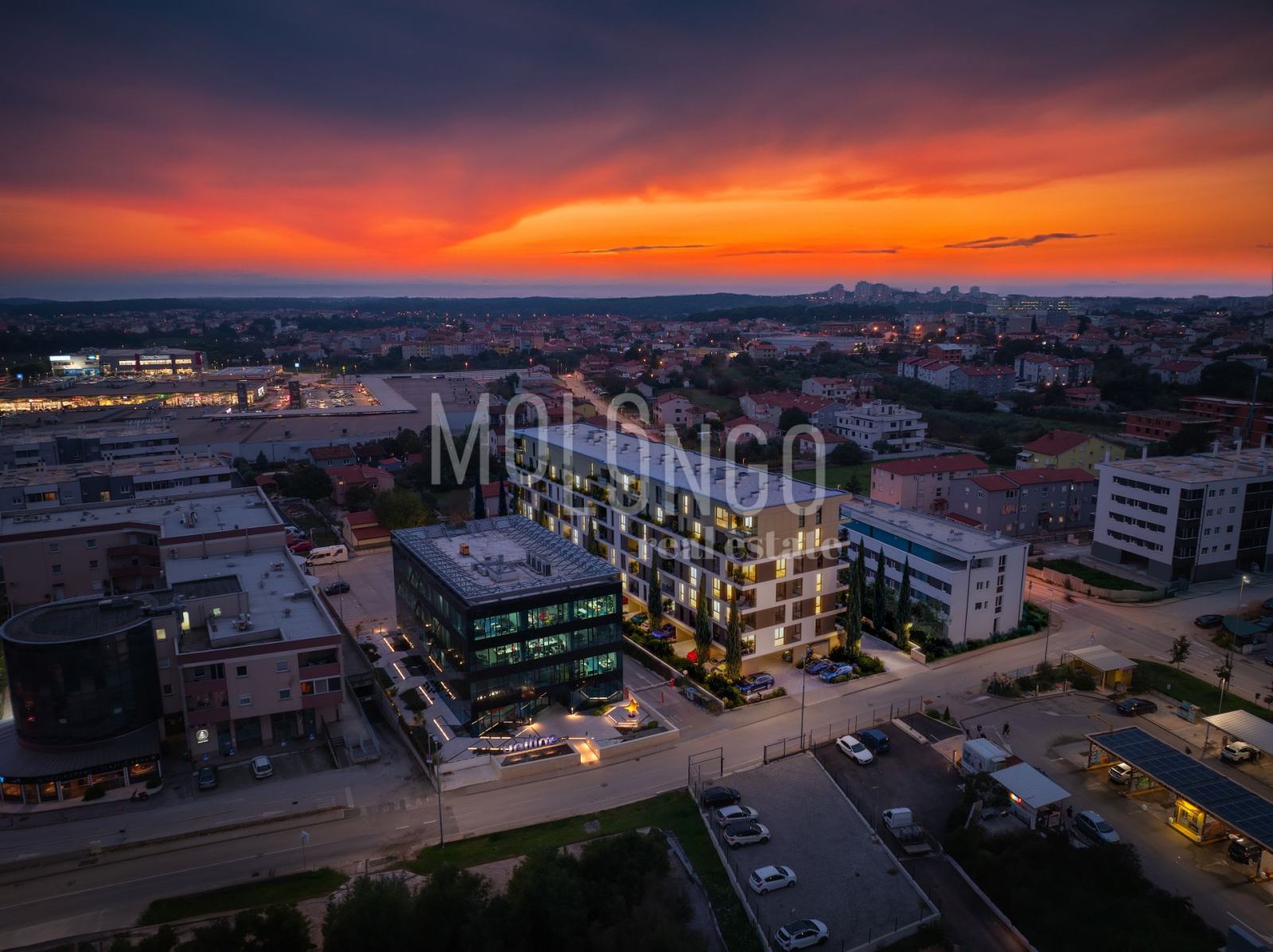 ISTRA, PULA moderan stambeni dragulj nadomak centra grada (prodaja)