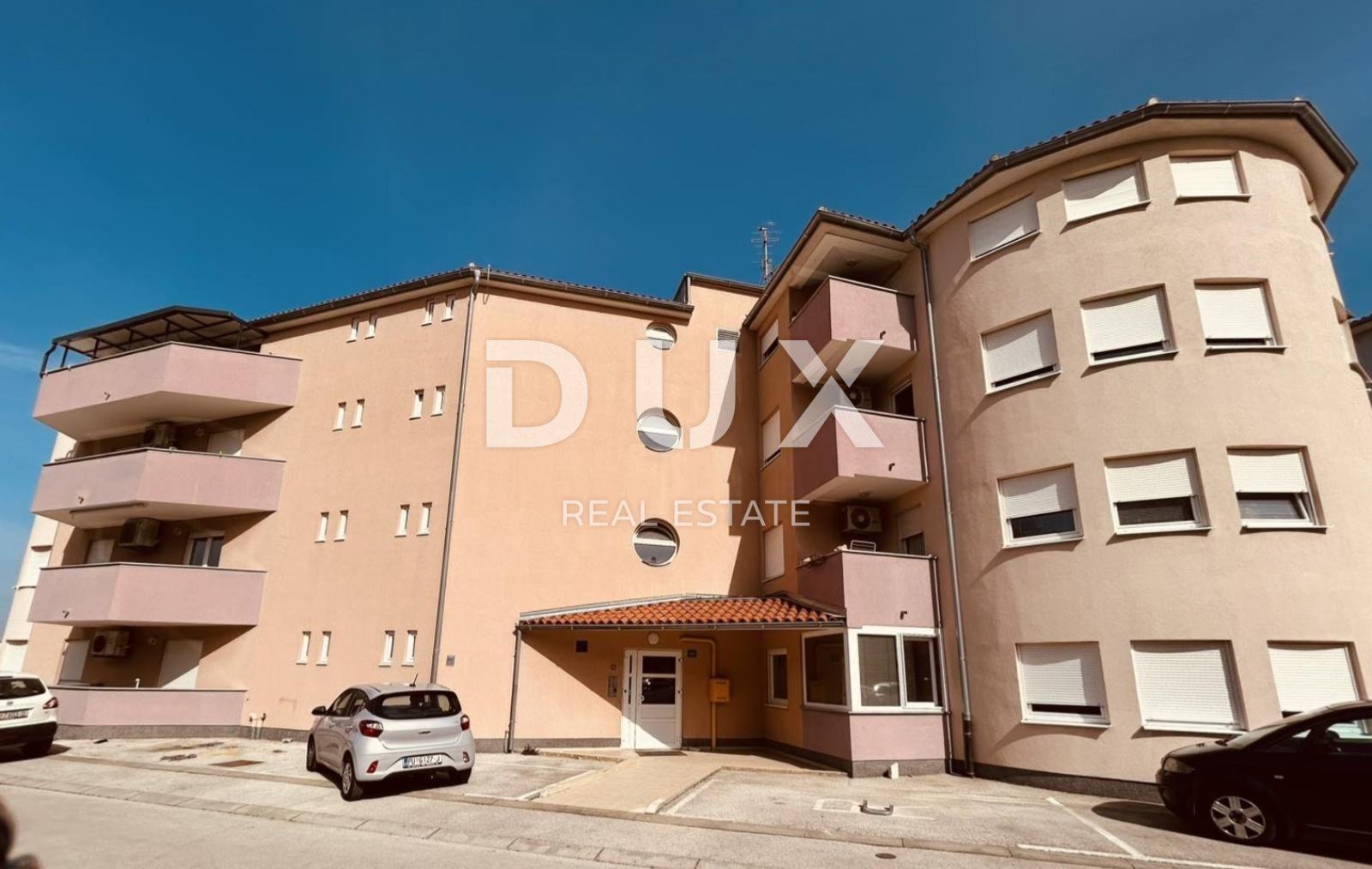 ISTRA, PULA - Prostran stan s pogledom na grad (prodaja)