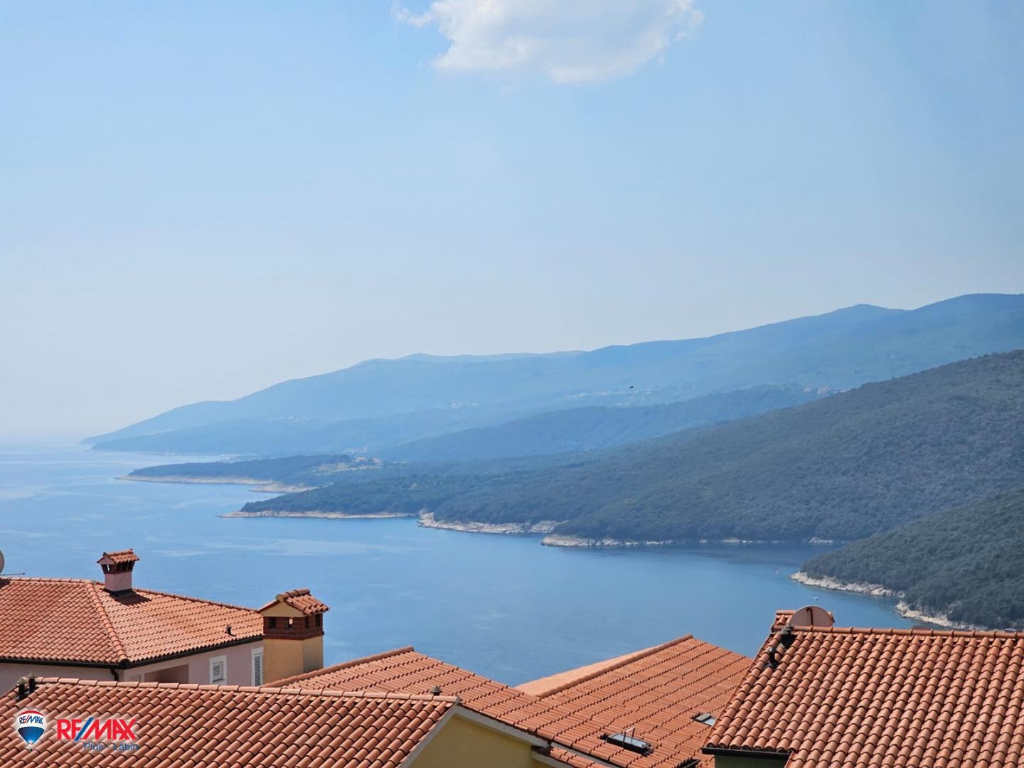 ISTRA, RABAC STAN 40m2, POGLED MORE (prodaja)