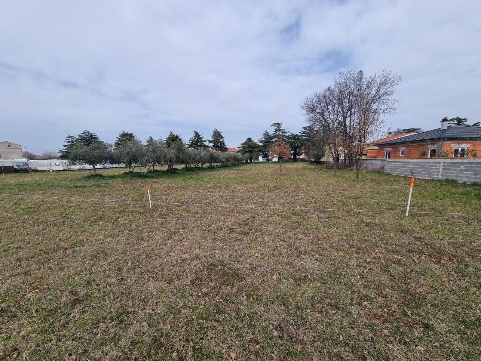 Istra, Štinjan, Šurida uređeno građevinsko zemljište 2300m2,prilika