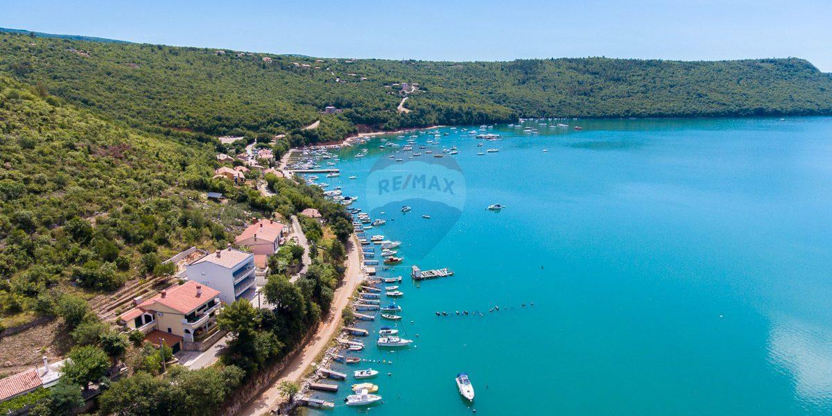ISTRA, TRGET - Građevinsko zemljište 5581m2 s pogledom na more