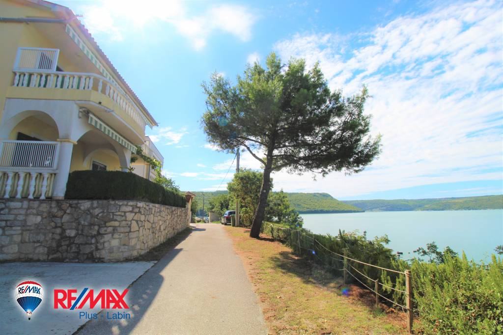 ISTRA, TRGET, KUĆA PRVI RED DO MORA (prodaja)