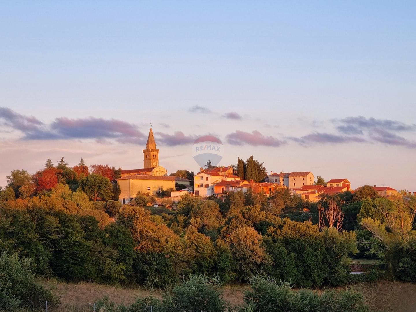 Istra, Žminj okolica - građevinsko zemljište s građ. dozvolom 850 m2