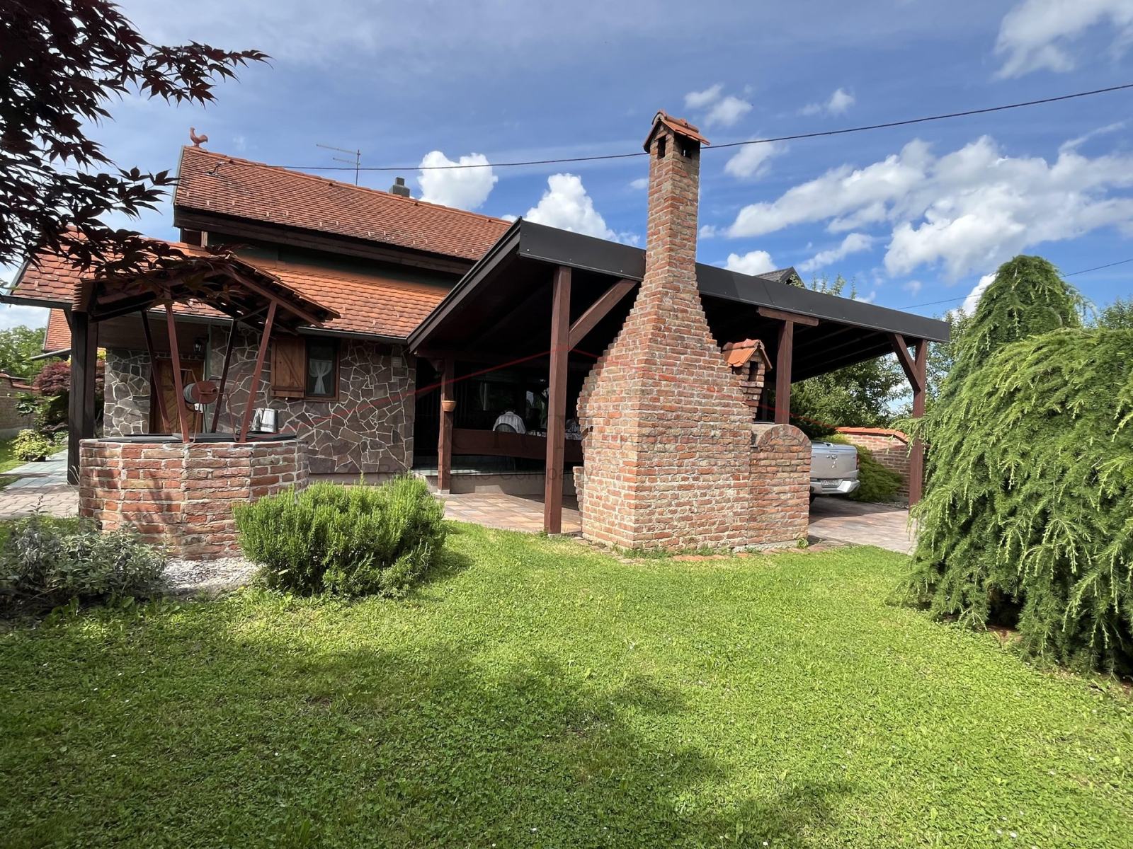 Ivanić Grad, kuća sa velikom okućnicom! (prodaja)