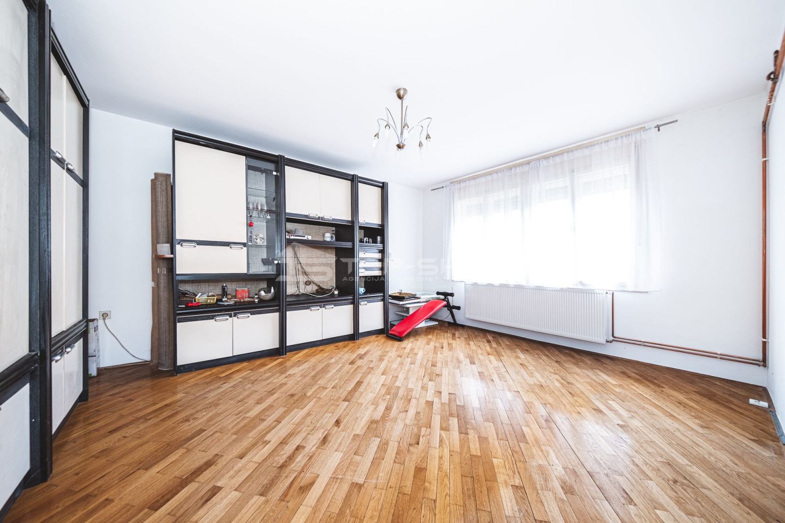 Ivanja Reka, dva stana, prvi kat i potkrovlje, 124m2 (prodaja)