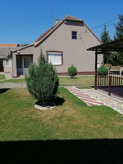 IVANOVCI ! ODMAH USELJIVA ČETVEROSOBNA KUĆA SA POM. PROSTORIJAMA (prodaja)