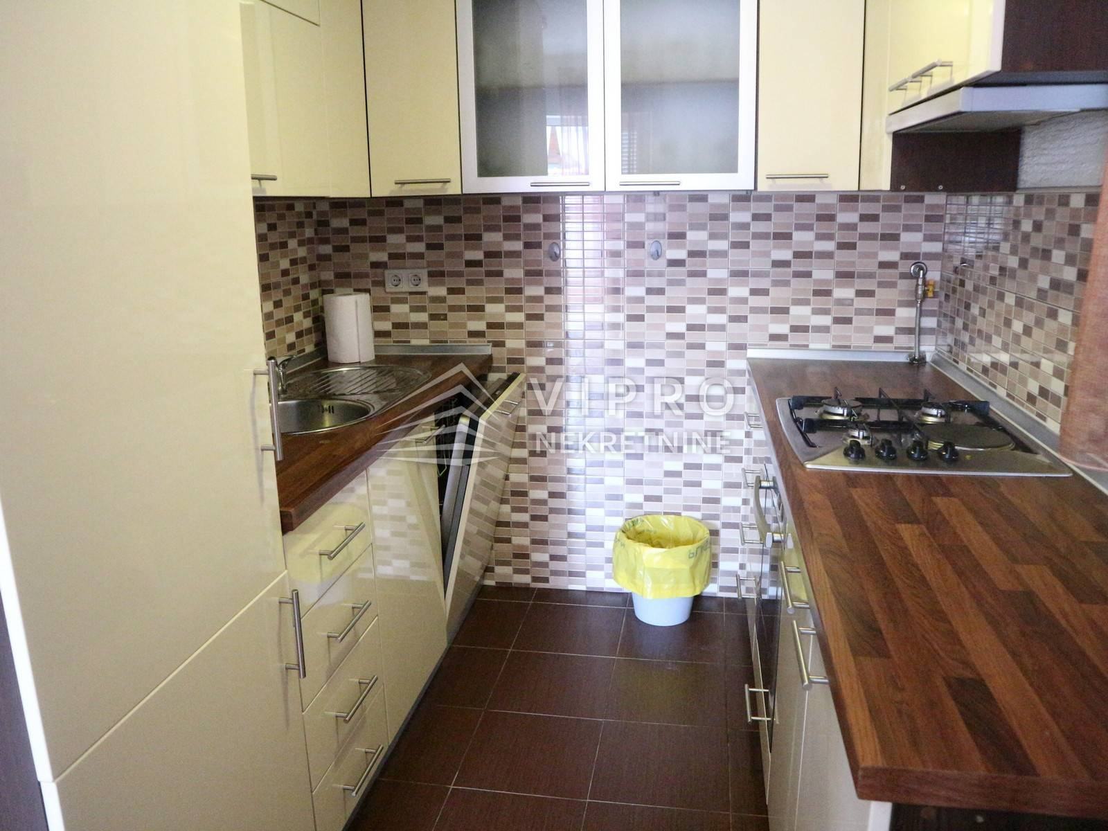 Jazbina, 3-S stan 60m2, vis. prizemlje, parking, dvorište (iznajmljivanje)