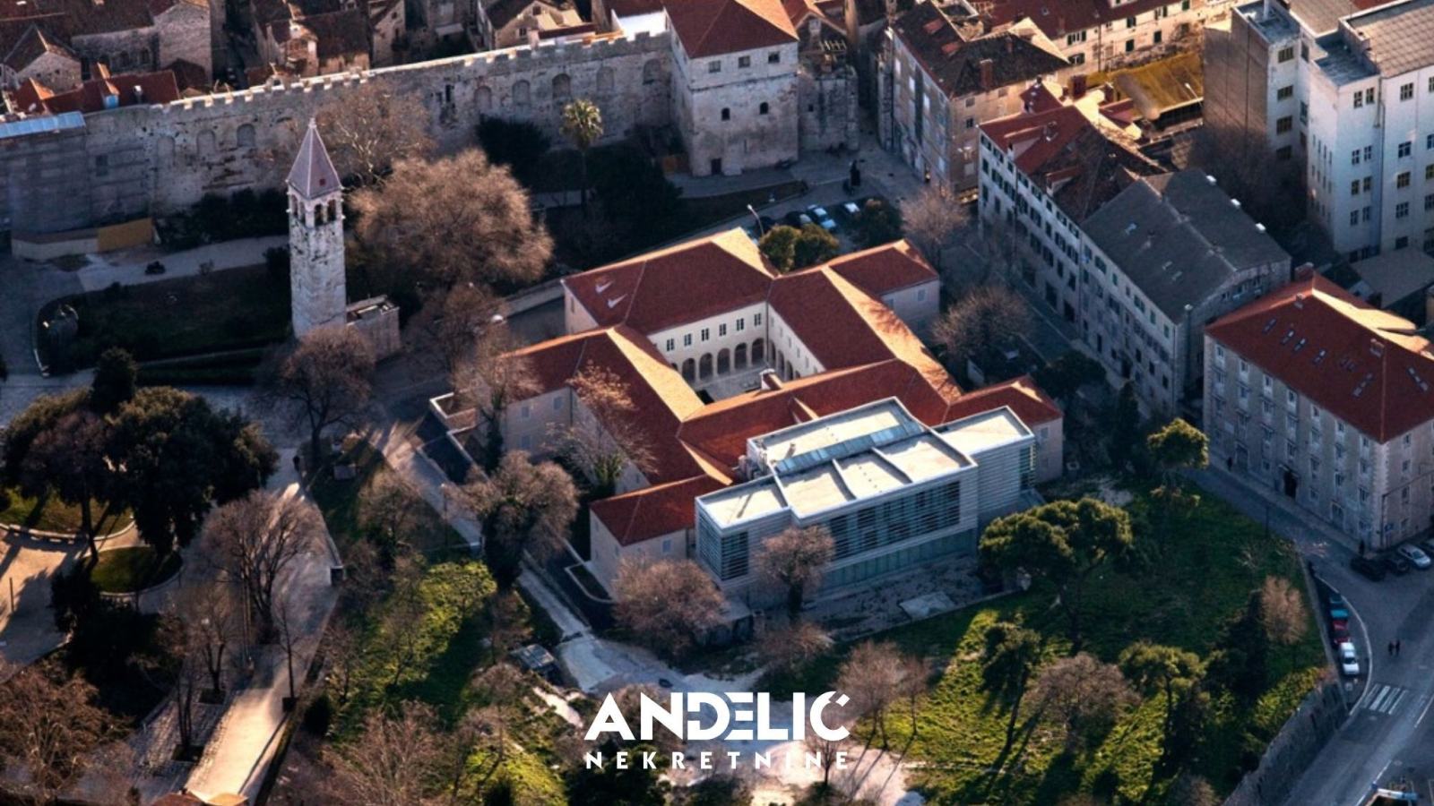 JEDNOSOBAN STAN - CENTAR SPLIT (prodaja)