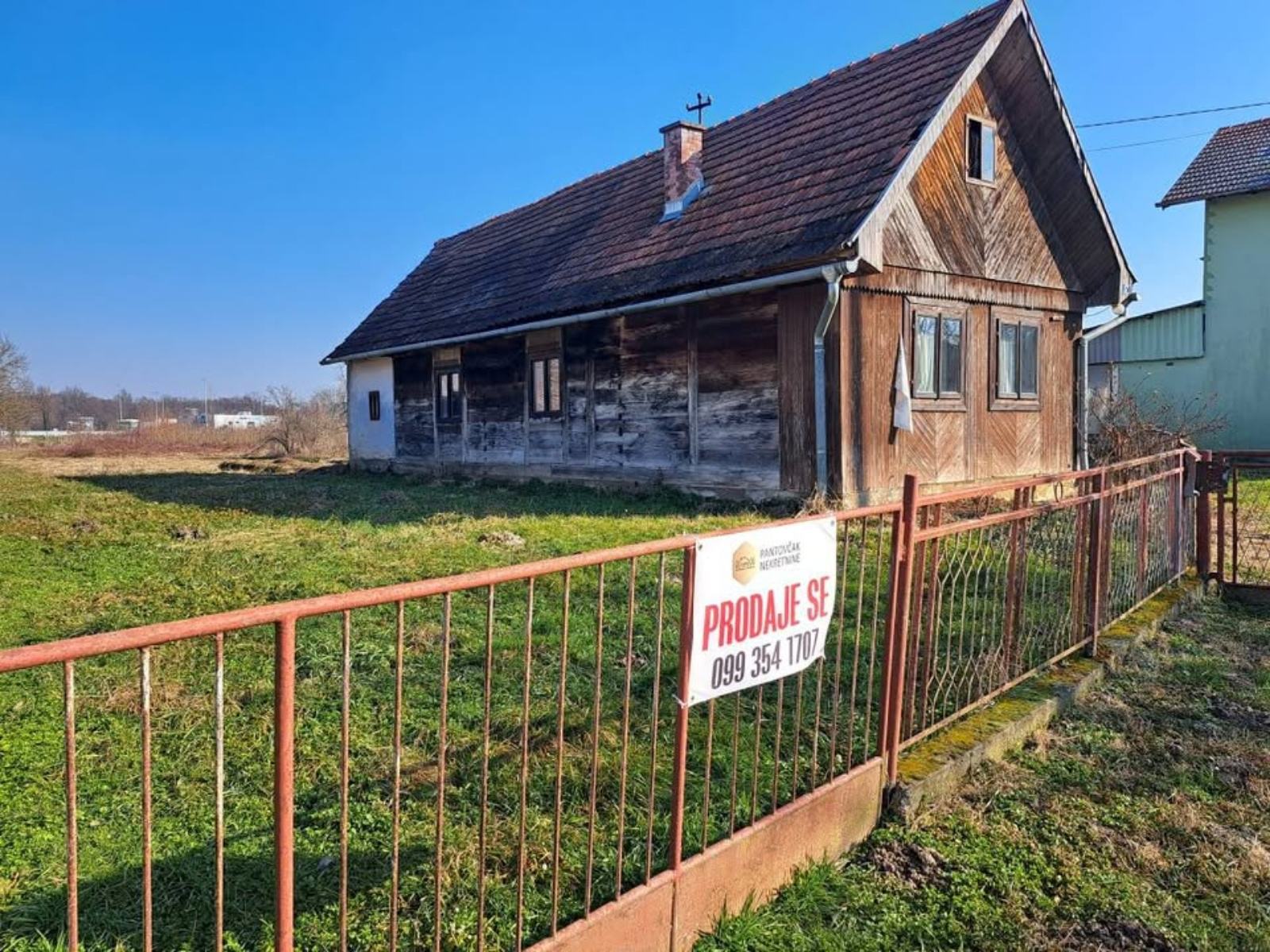 JEŽEVO - drvena kuća 70m2 na 967m2 građevinskog terena (prodaja)
