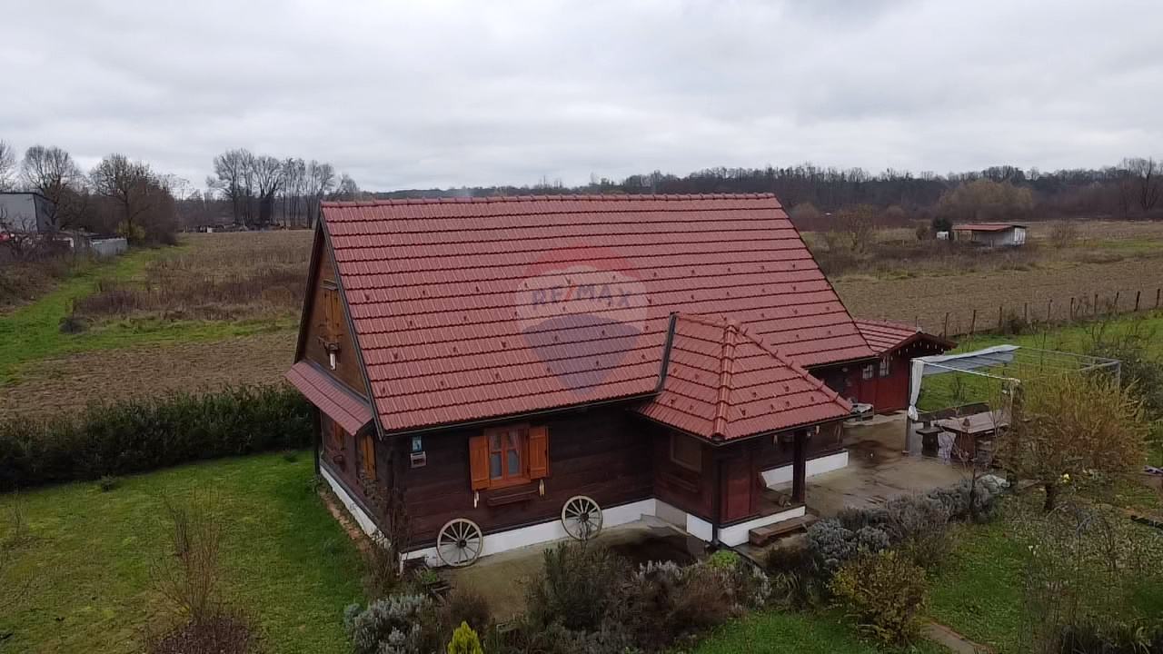 Ježevo, Prekrasna drvena kuća, 96m2+3183m2 okućnice (prodaja)