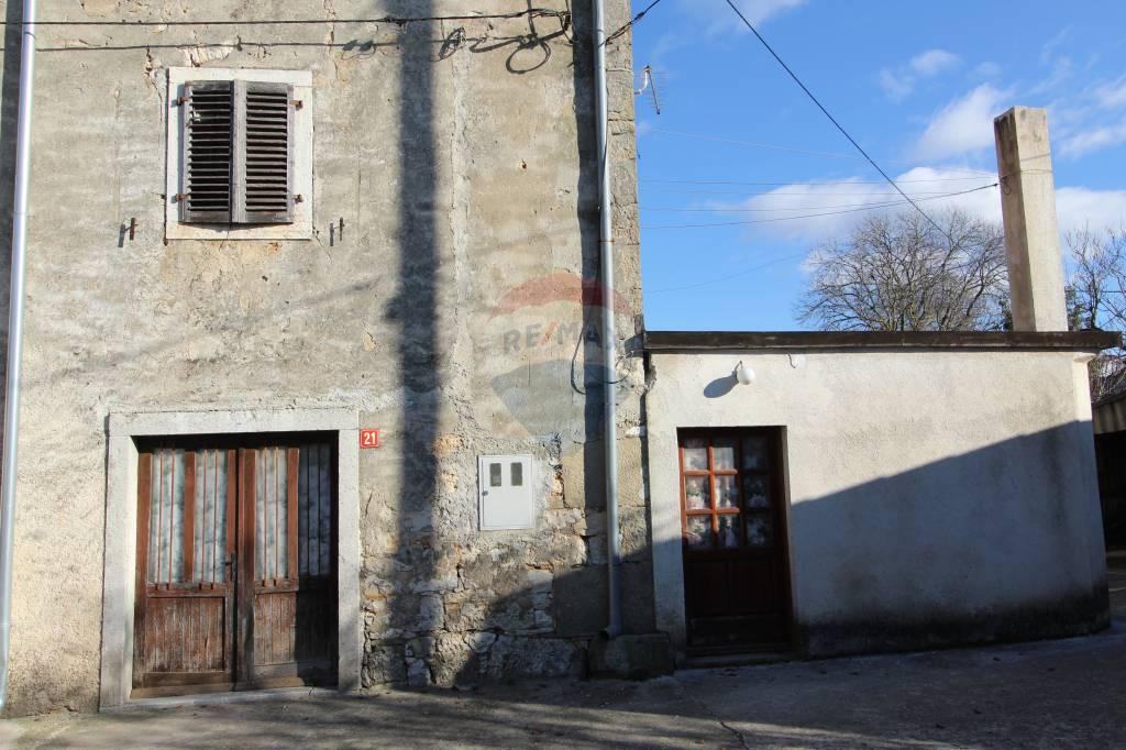 Karojba, starina za adaptaciju (prodaja)