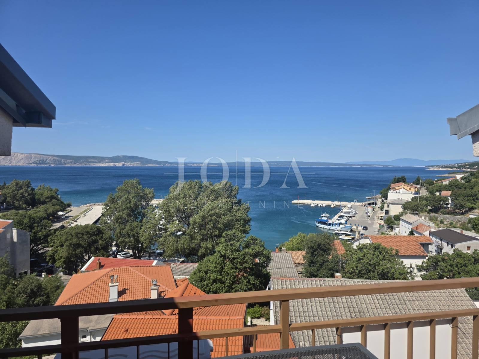 Klenovica, stan sa galerijom 80m od mora (prodaja)