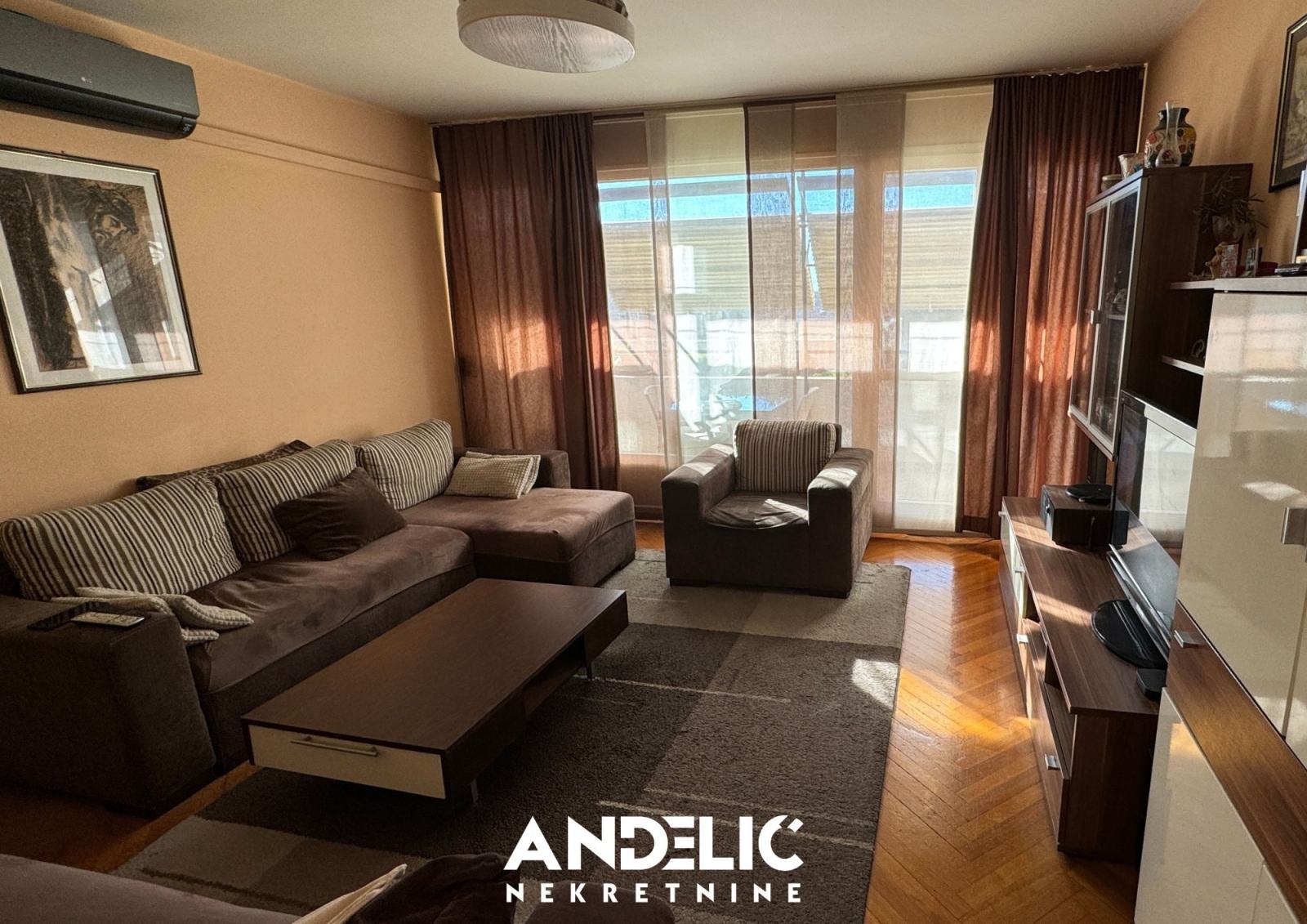 KOMFORAN I OSUNČAN TROSOBAN STAN - TRSTENIK SPLIT (prodaja)