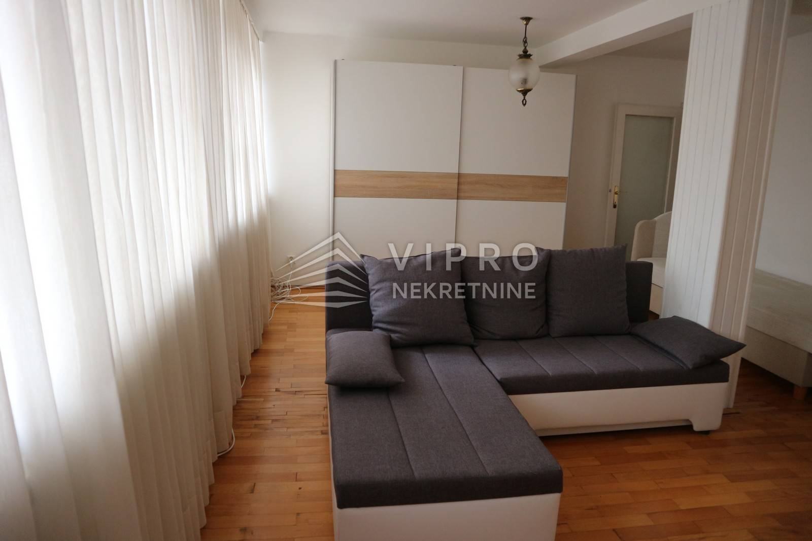 Cvjetni trg, predivan 2-soban stan s liftom (iznajmljivanje)