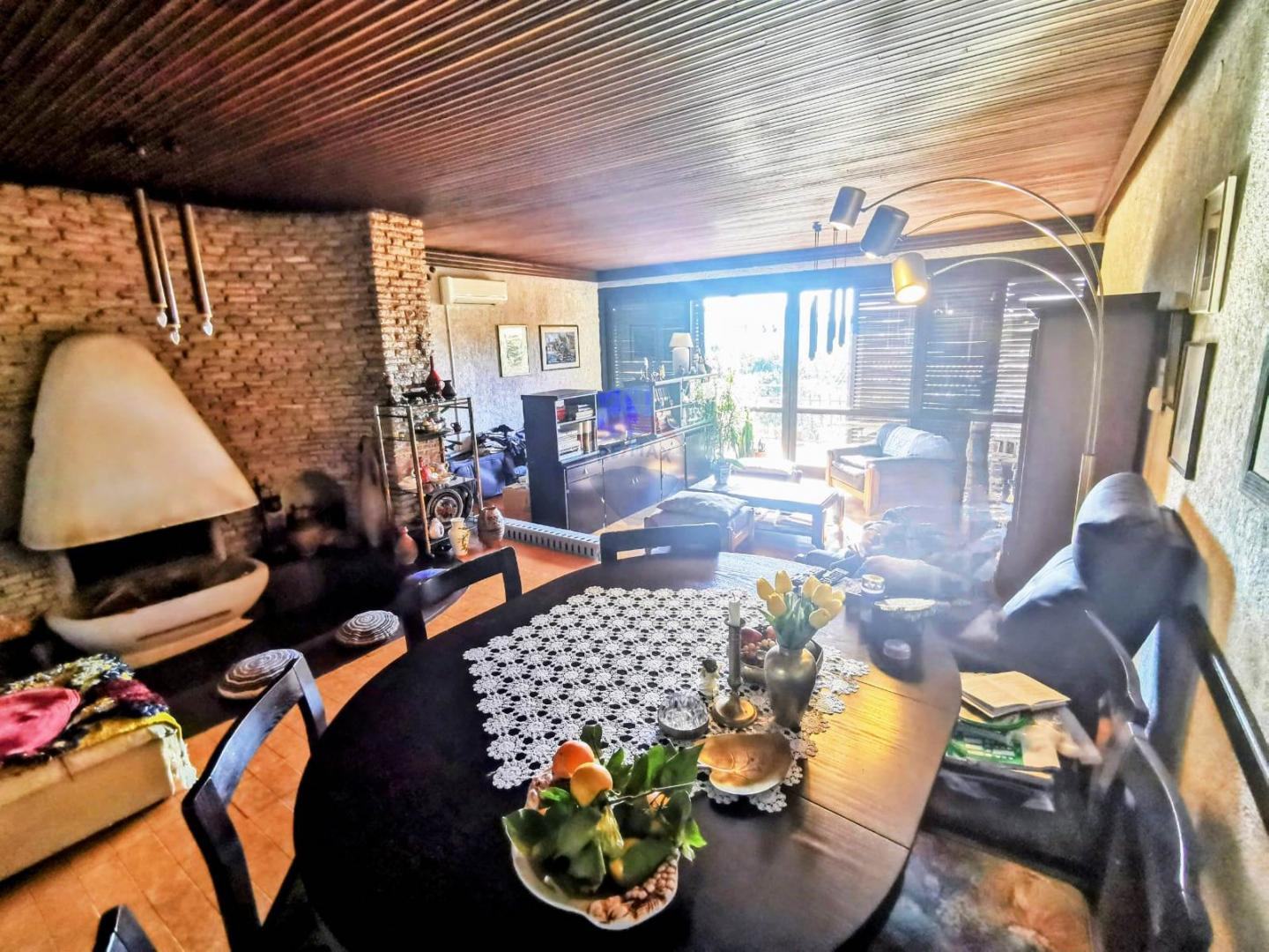 Kostrena, etaža kuće s 2 garaže i okućnicom (prodaja)