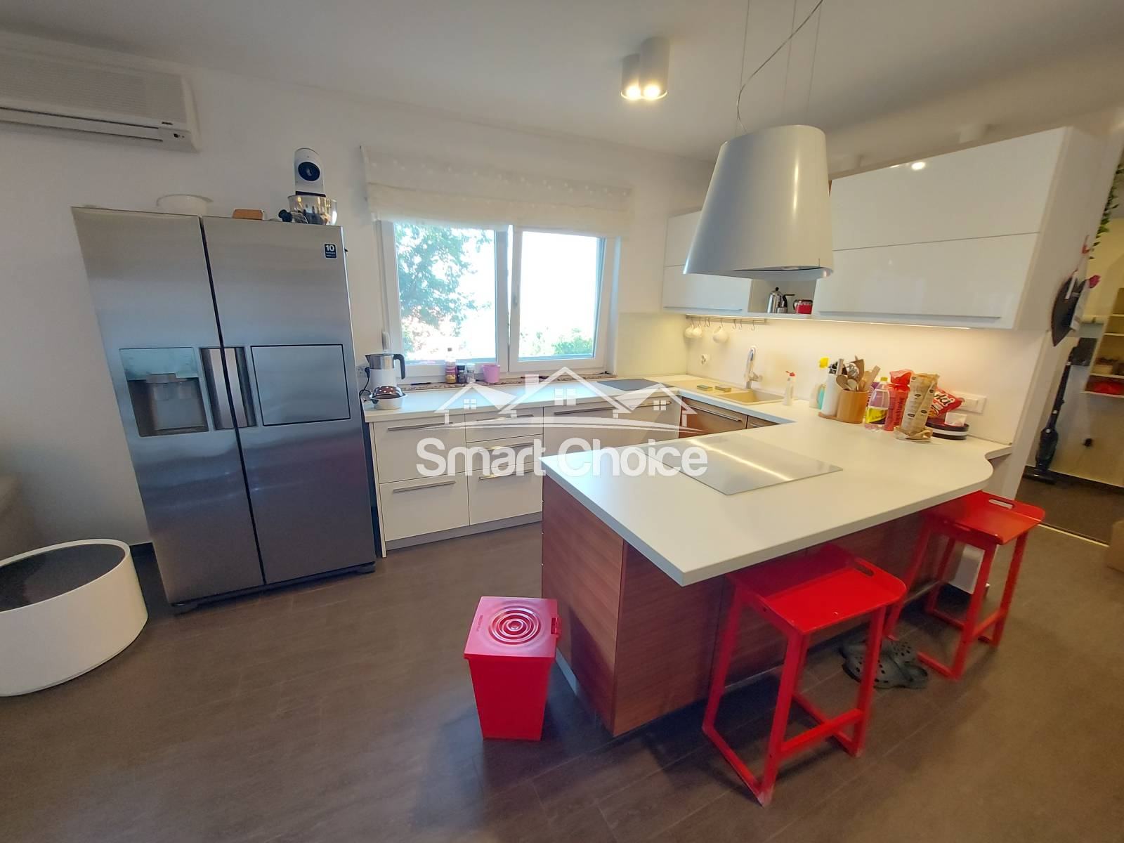 Kostrena etaža kuće s garažom i konobom - NOVOUREĐENO (prodaja)