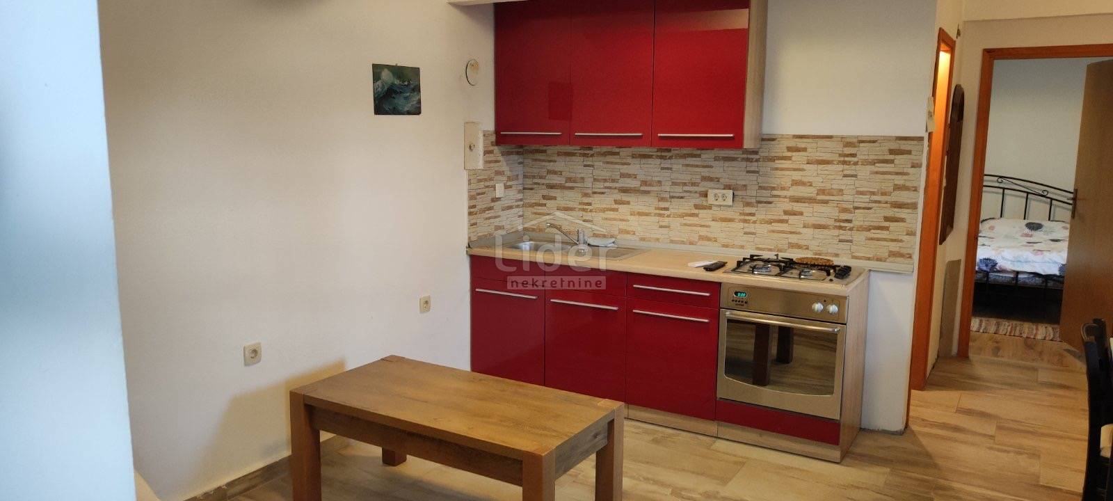 Kostrena, stan 58m2 u prizemlju obiteljske kuće (iznajmljivanje)