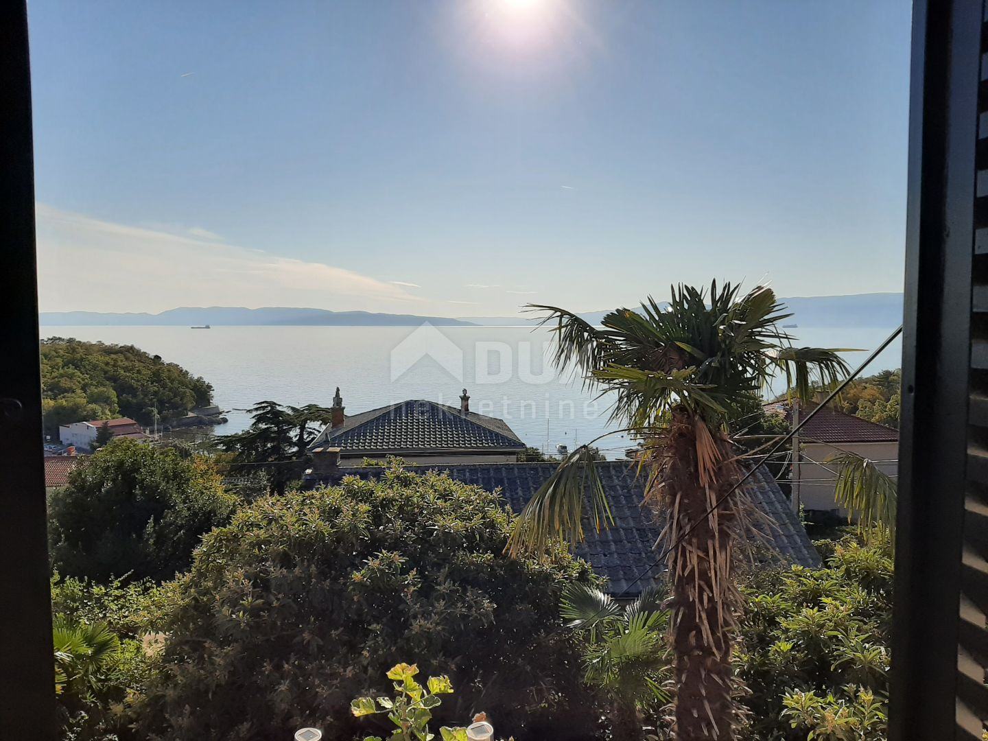 KOSTRENA, ŽURKOVO - obiteljska vila nadomak mora (prodaja)