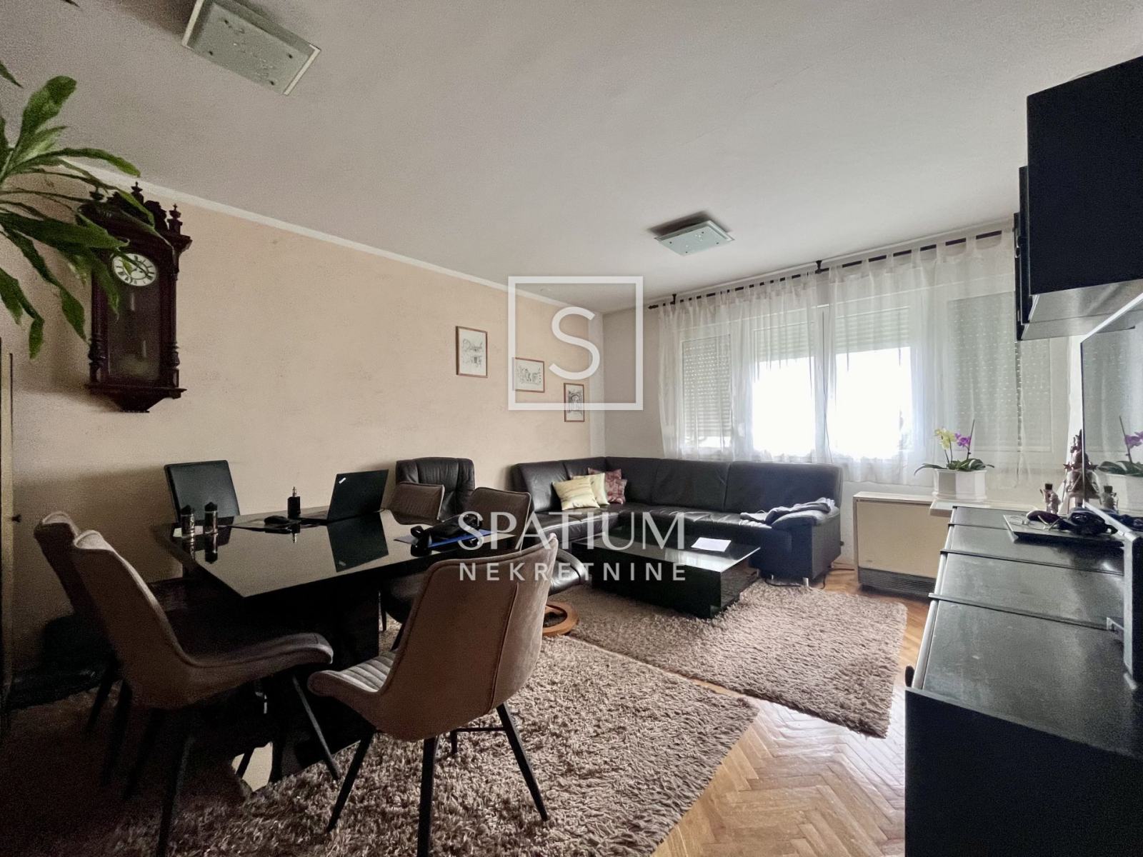 KRNJEVO, DVOSOBAN STAN S POGLEDOM NA MORE (prodaja)