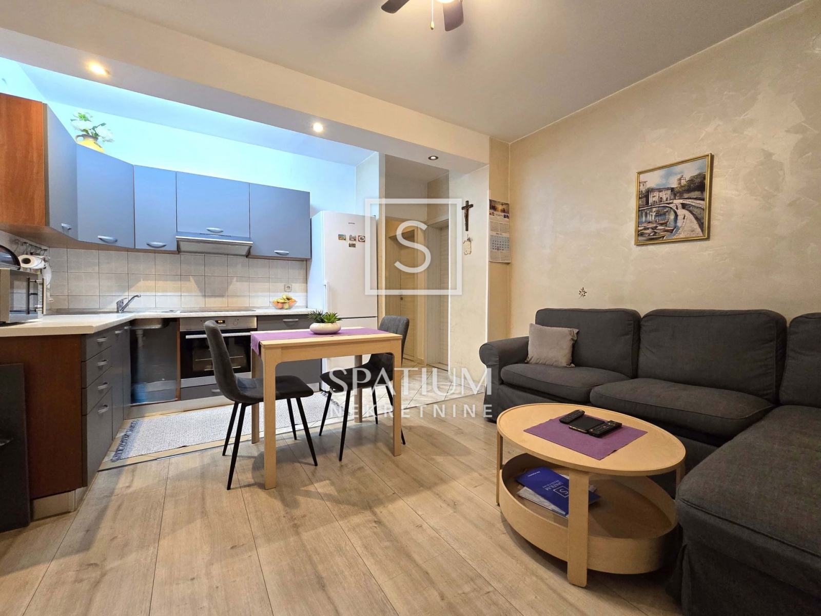 KRNJEVO, DVOSOBAN STAN S TERASOM (prodaja)